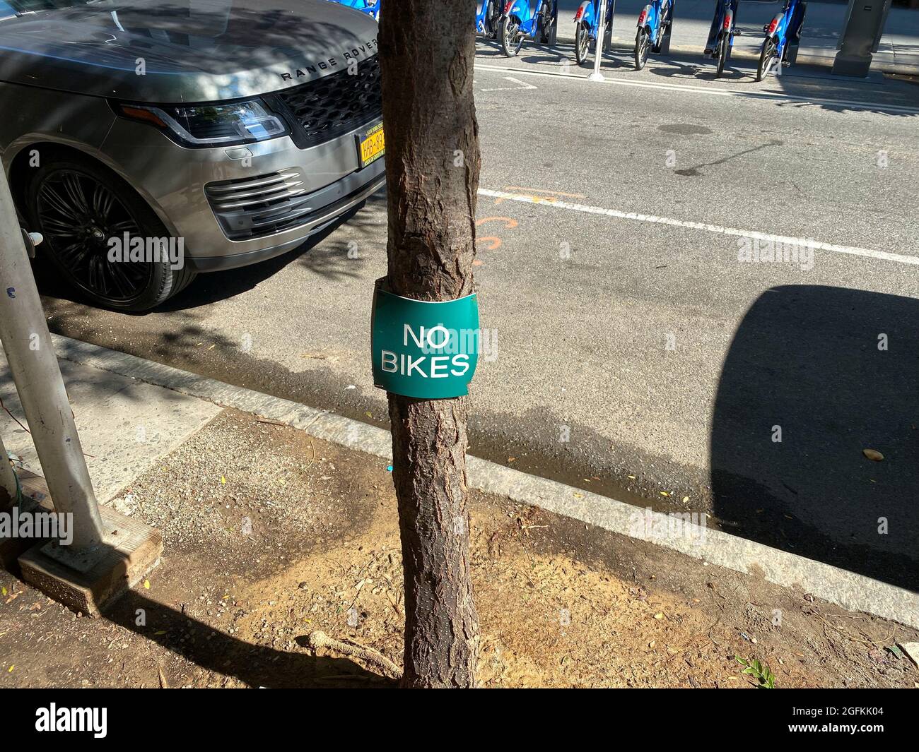 Bicycle chains hi-res stock photography and images - Alamy
