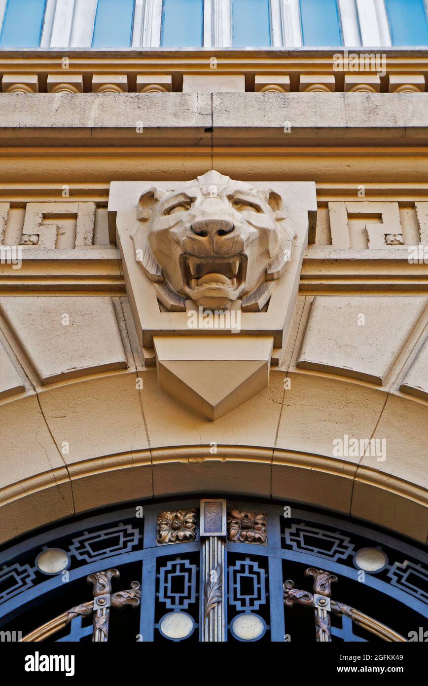 Architectural detail lion head on hi-res stock photography and images ...
