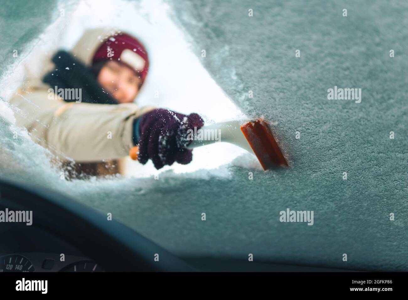 Ice scraper hi-res stock photography and images - Alamy