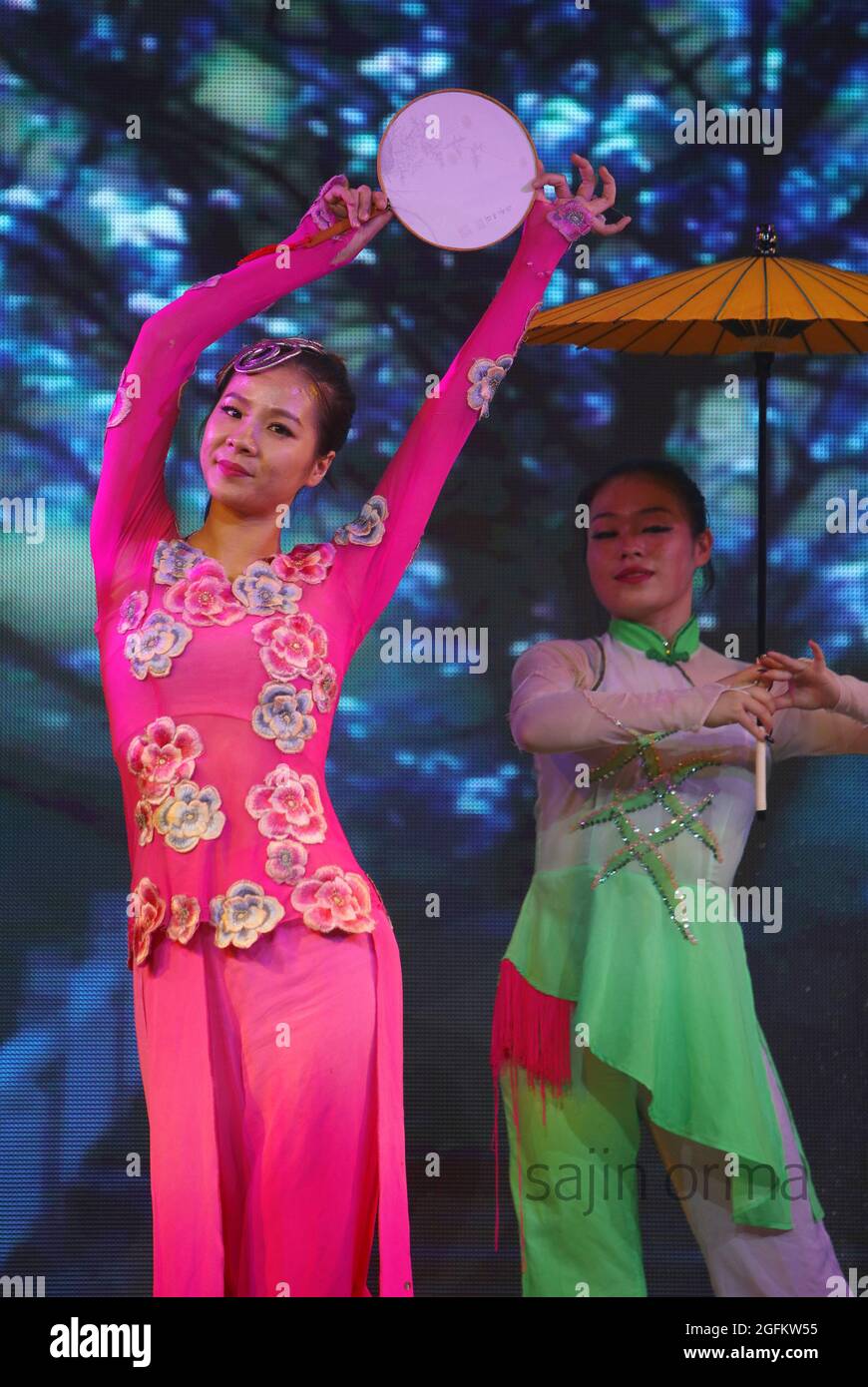 Chinese dance - CHINA Stock Photo - Alamy