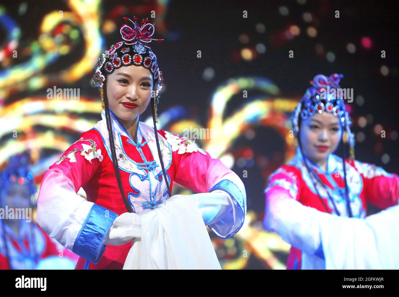 Chinese dance - CHINA Stock Photo - Alamy