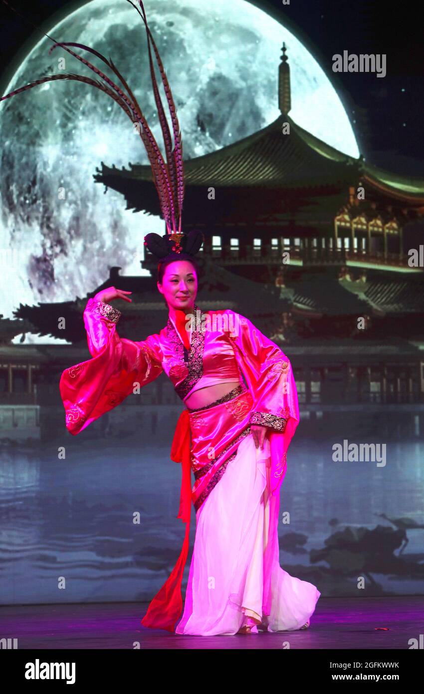 Chinese dance - CHINA Stock Photo - Alamy