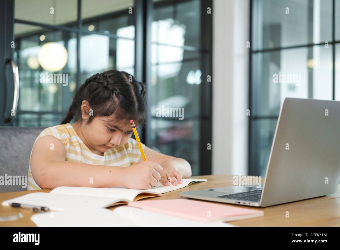 Kindergarten children computer hi-res stock photography and images - Alamy