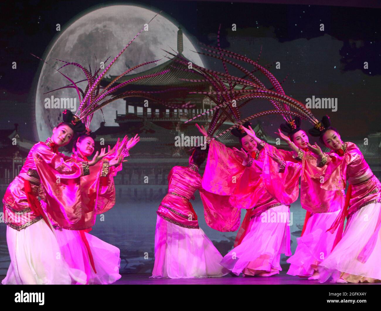 Chinese dance - CHINA Stock Photo - Alamy