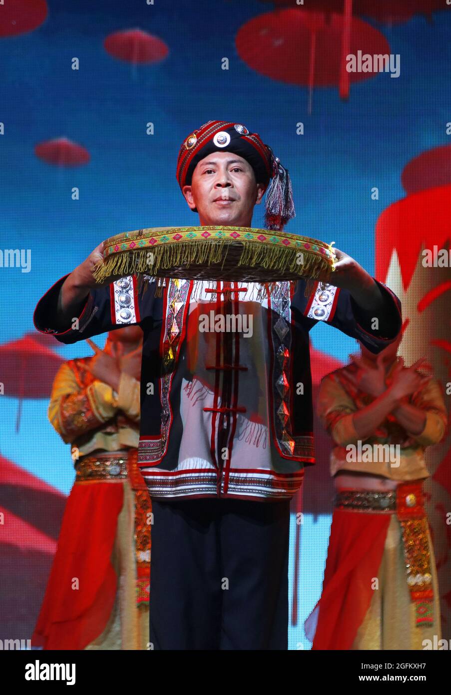Chinese dance - CHINA Stock Photo - Alamy