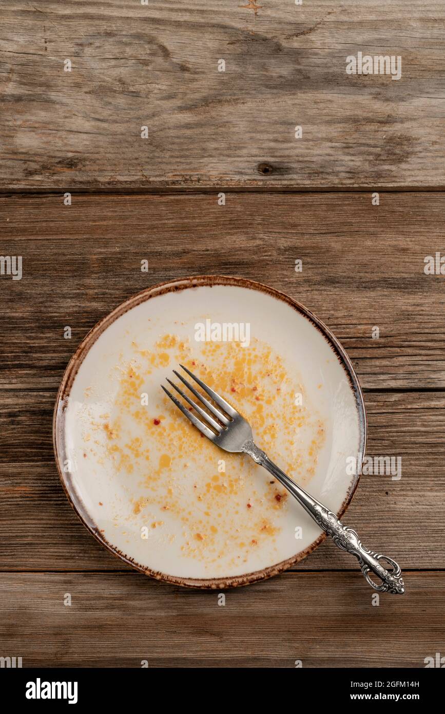 Dirty empty plate hi-res stock photography and images - Alamy