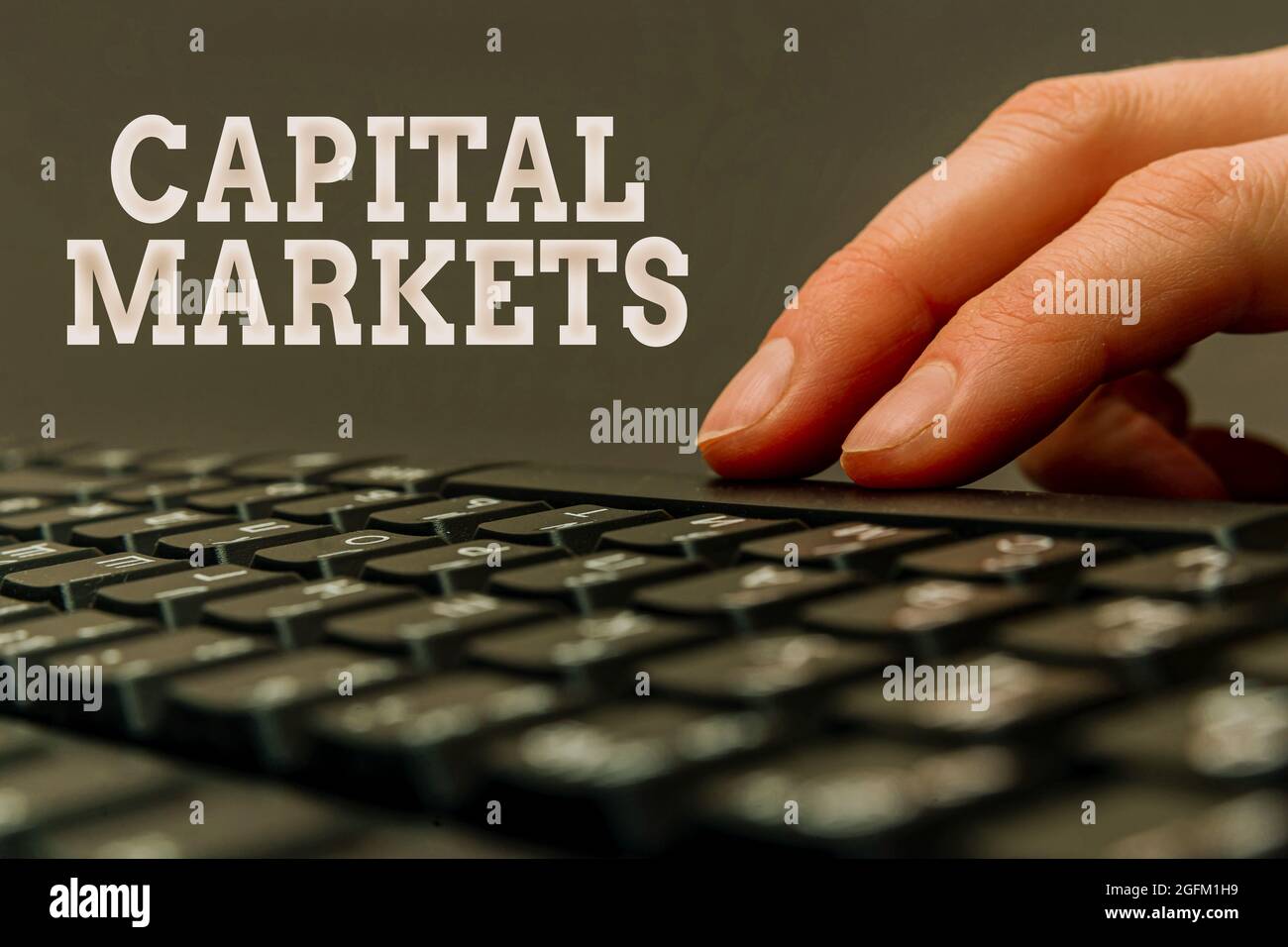 Sign displaying Capital Markets. Business concept buyers and sellers ...