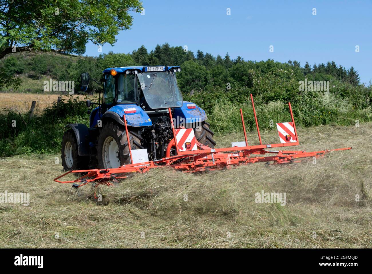 Farmer rowing up hay hi-res stock photography and images - Alamy