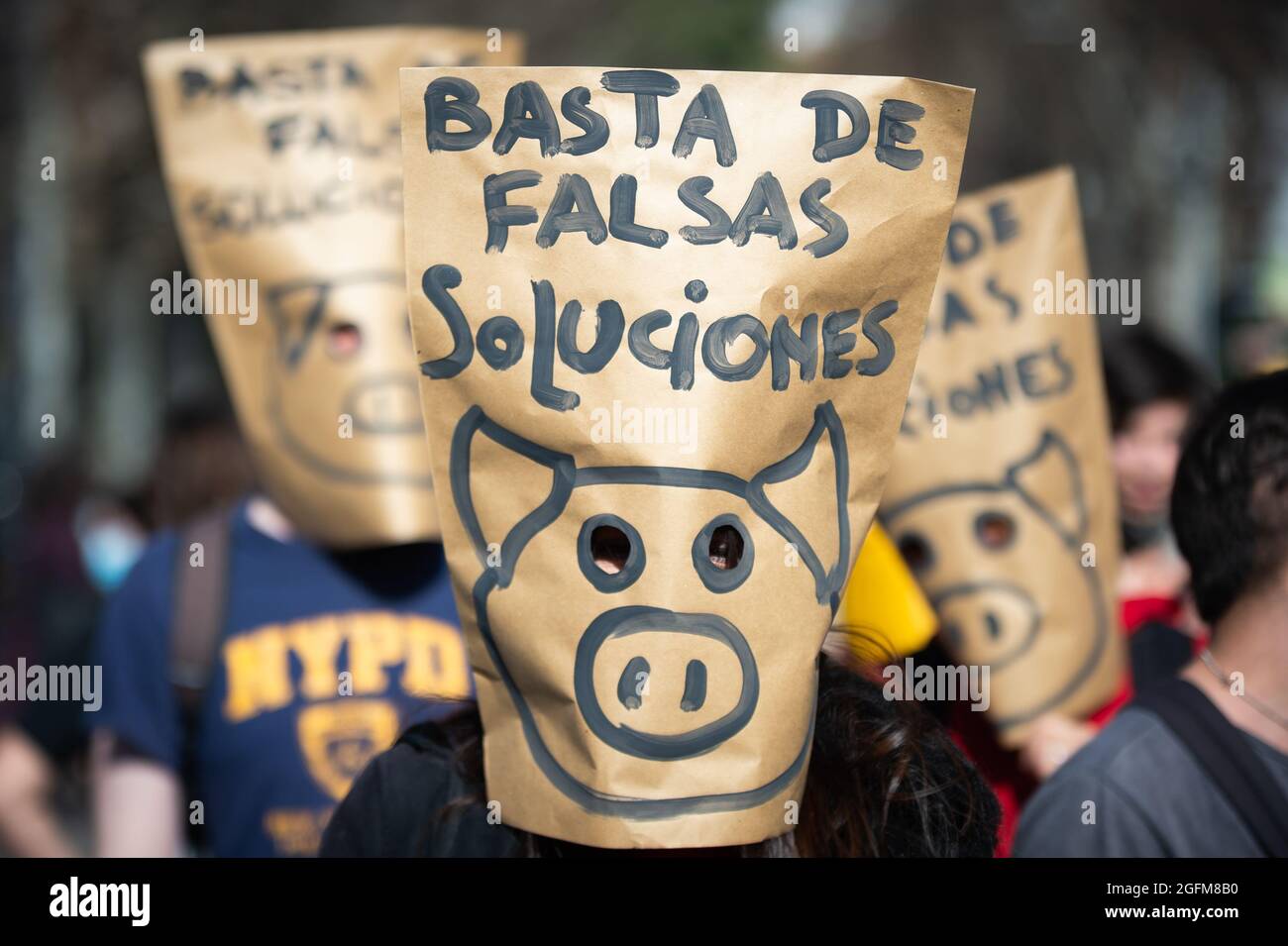 False agreement hi-res stock photography and images - Alamy