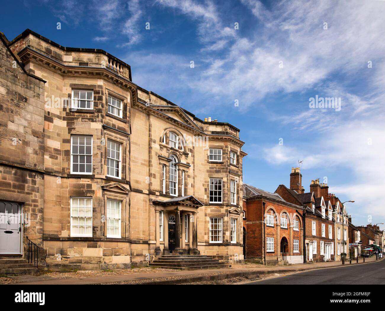 Grey house hi-res stock photography and images - Alamy
