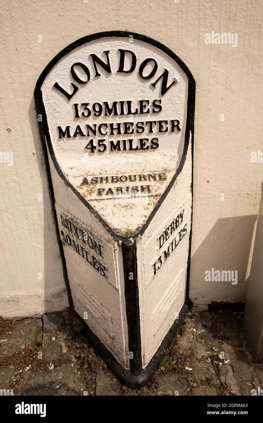 London milestone marker hi-res stock photography and images - Alamy