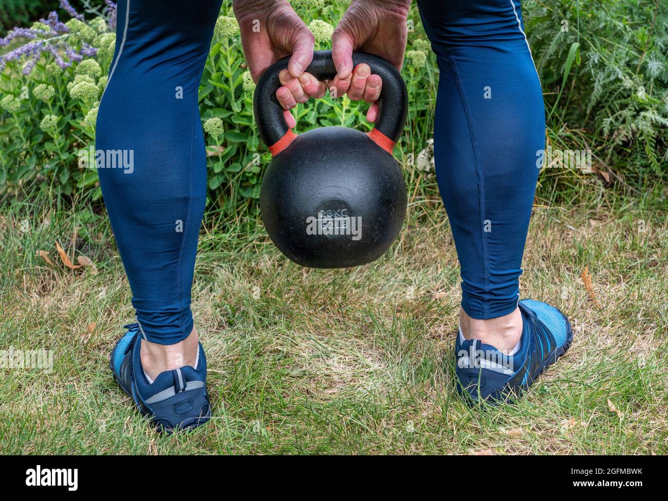 Heavy weight compression hi-res stock photography and images - Alamy