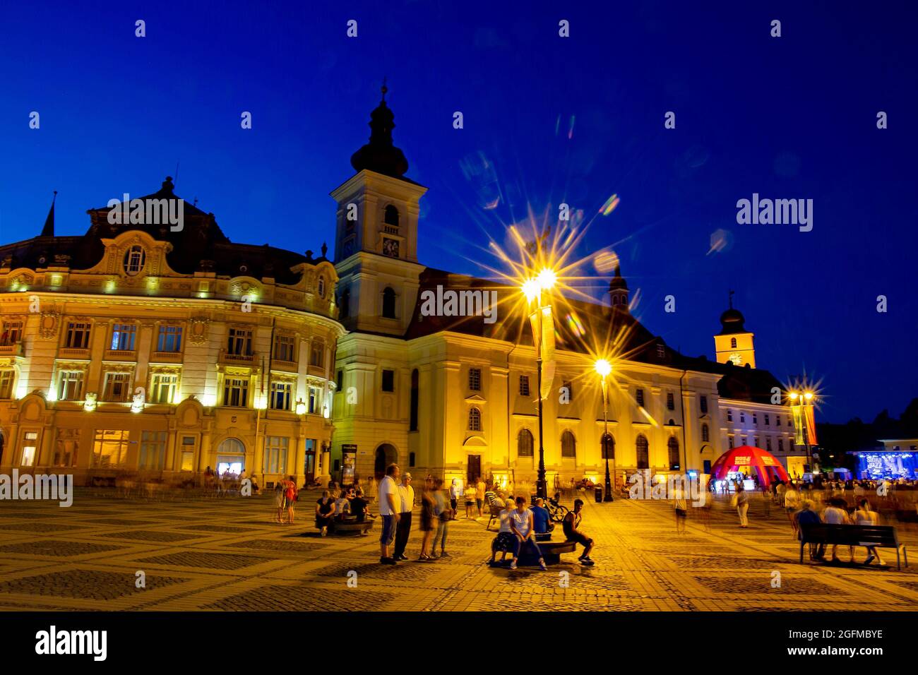 Piata Mare (Big Square) in Sibiu, Transylvania by night Stock Photo - Alamy
