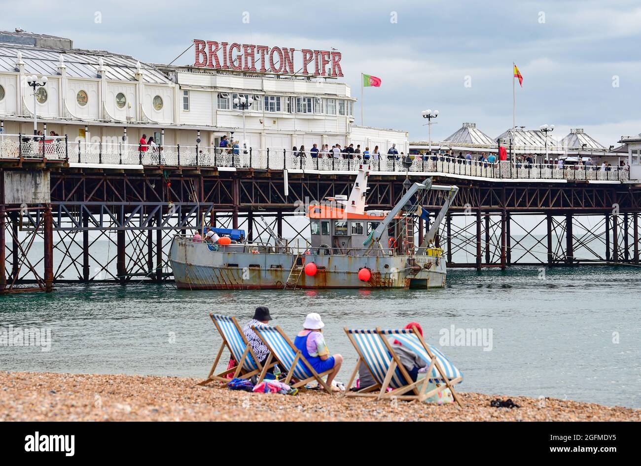 Live and work on the ship hi-res stock photography and images - Alamy