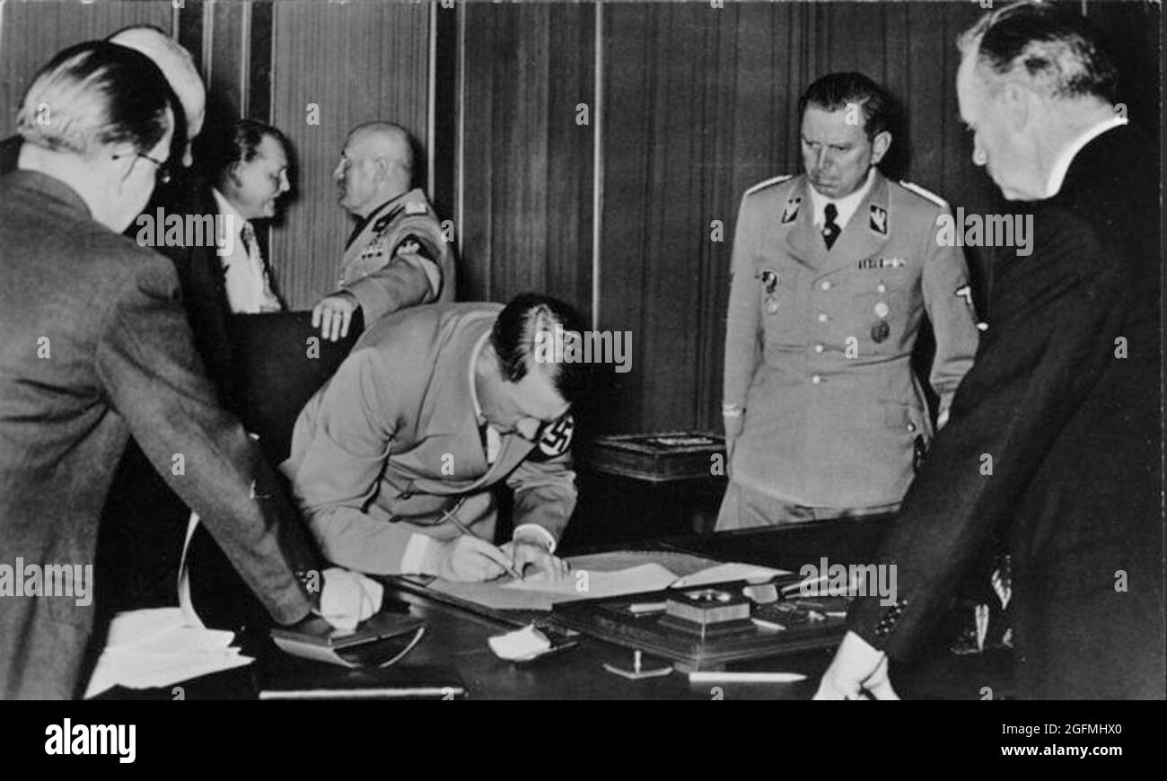 Hitler signature hi-res stock photography and images - Alamy