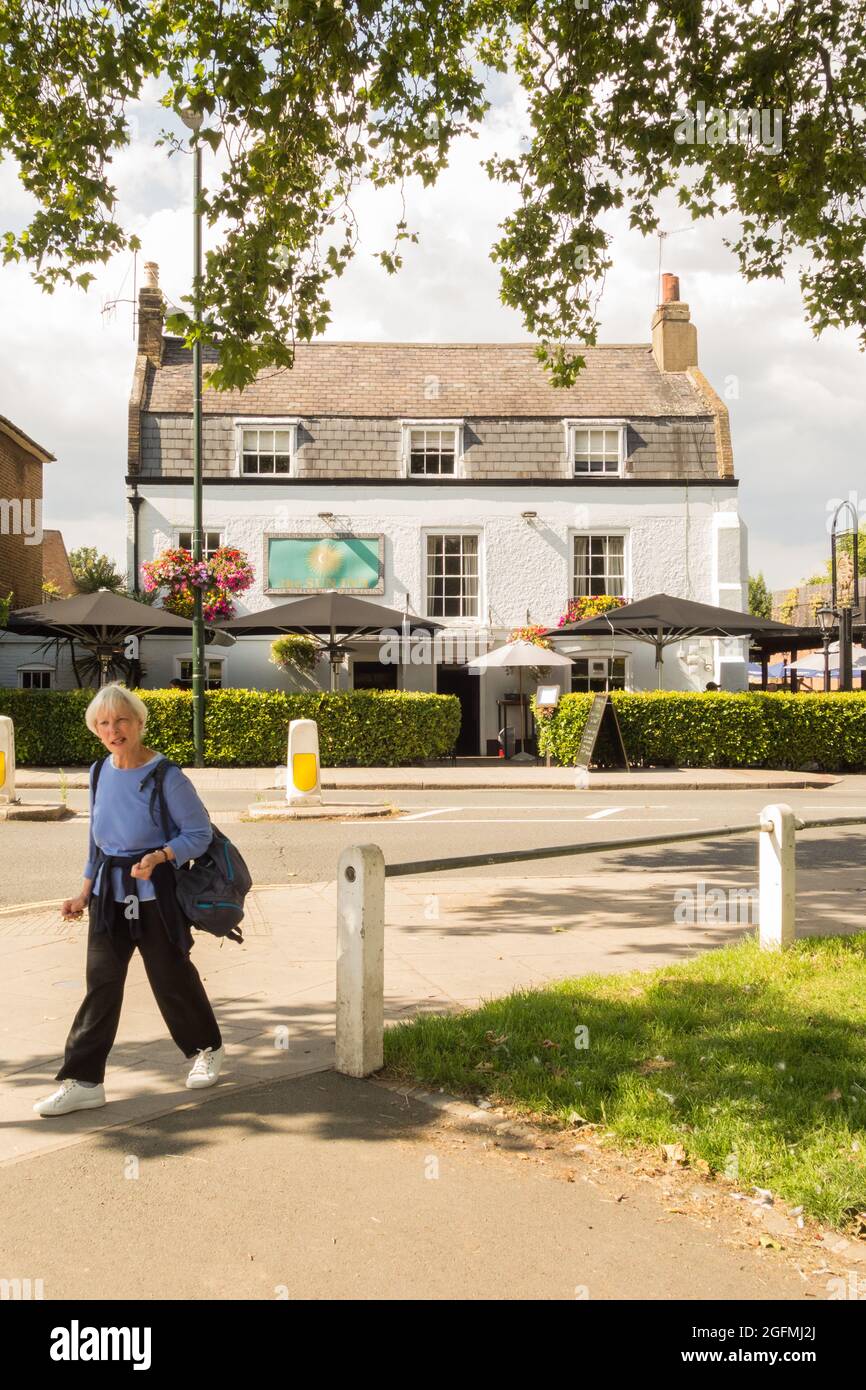 The sun inn pub barnes hi-res stock photography and images - Alamy