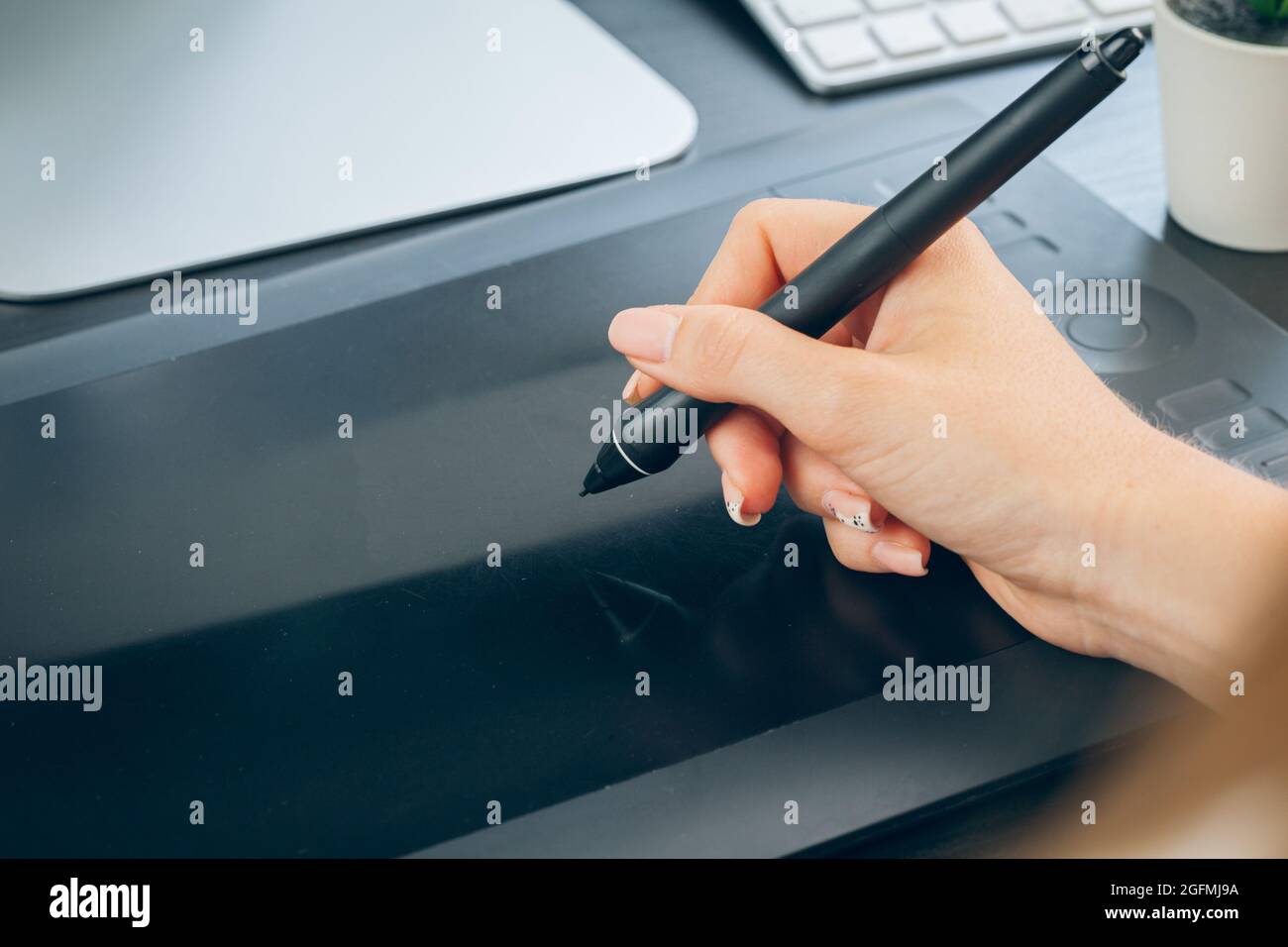 Graphic designer computer visual media hi-res stock photography and ...