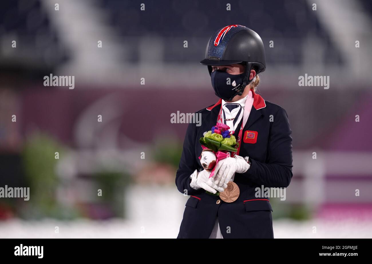 Great Britain's Georgia Wilson poses with her bronze medal after ...