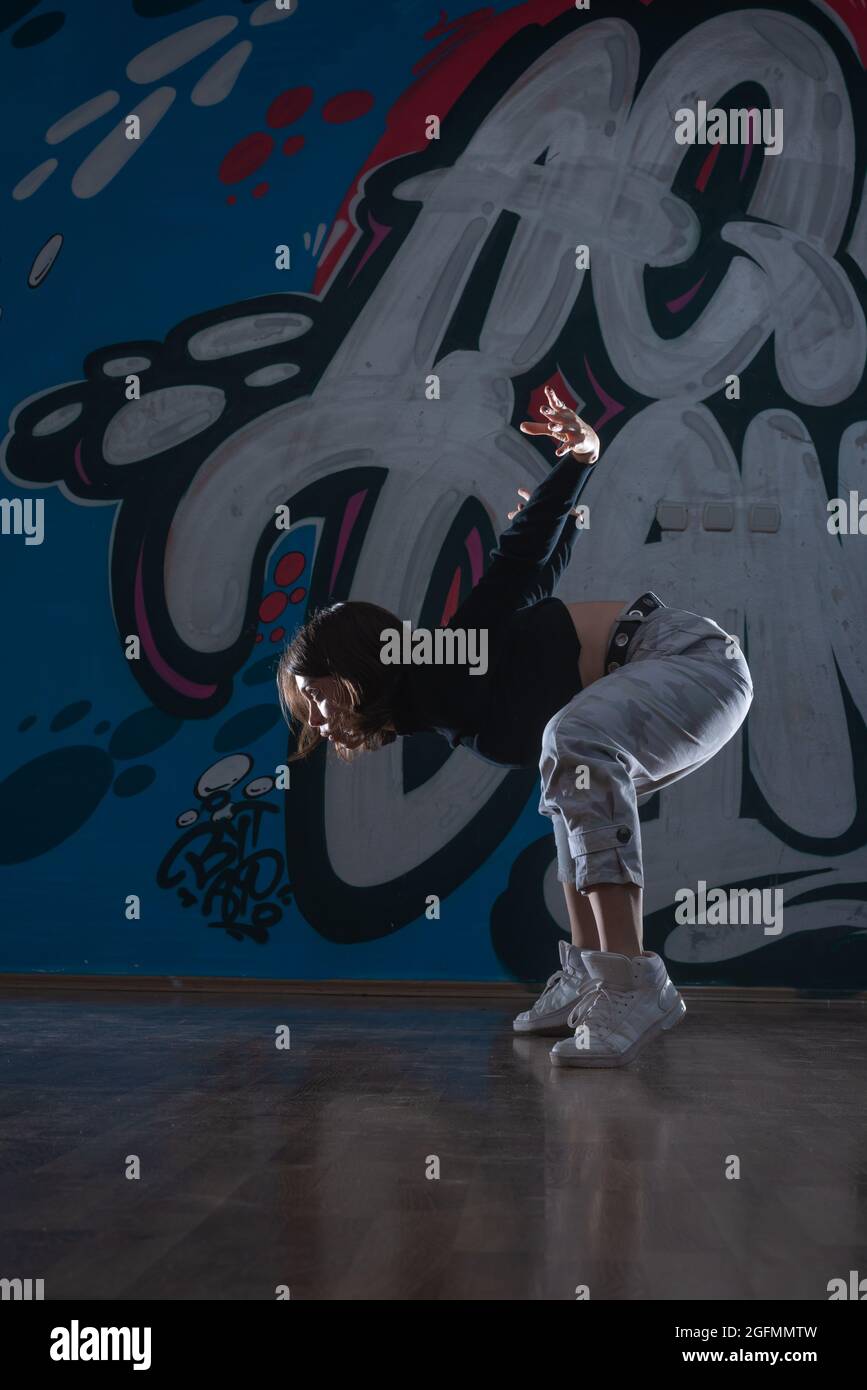 Silhouette of young woman hiphop dancer (breakdancer)dancing on ...