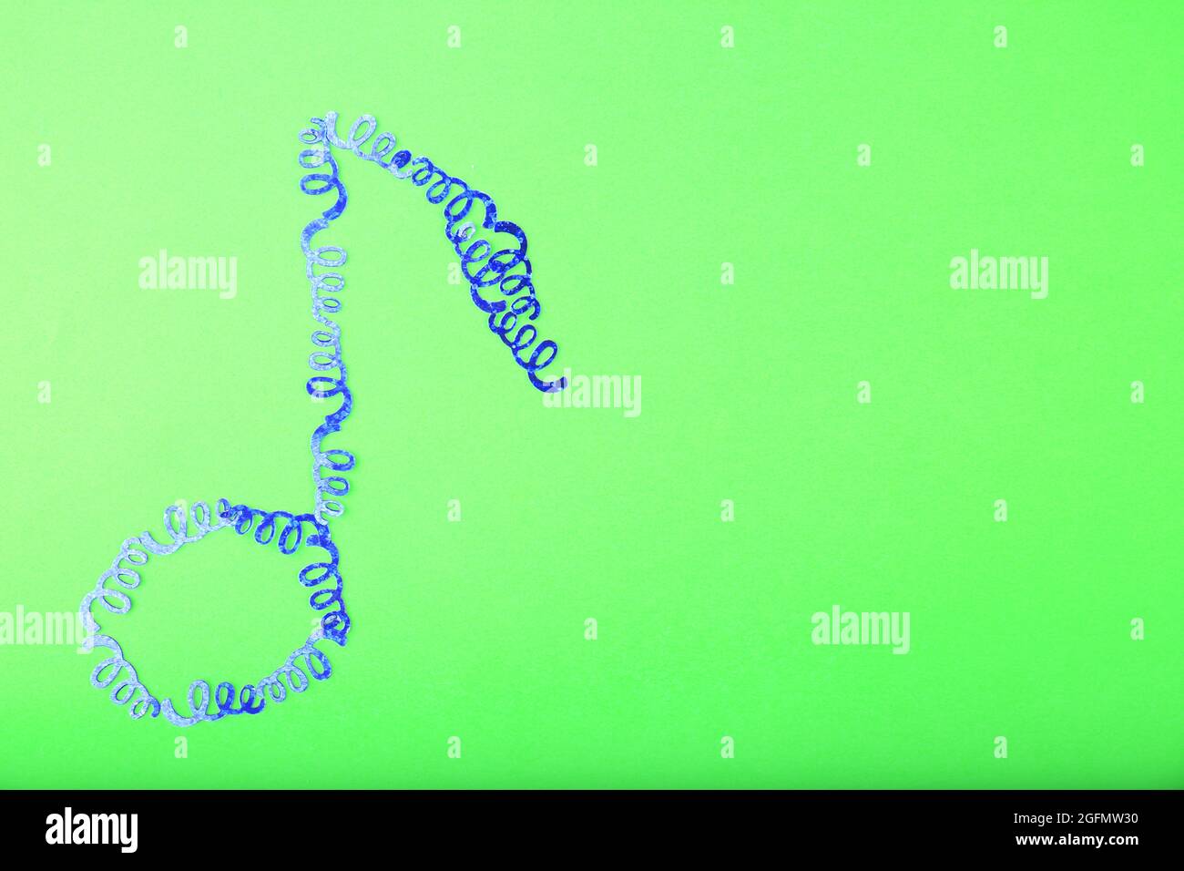 Music note sign on green background Stock Photo - Alamy