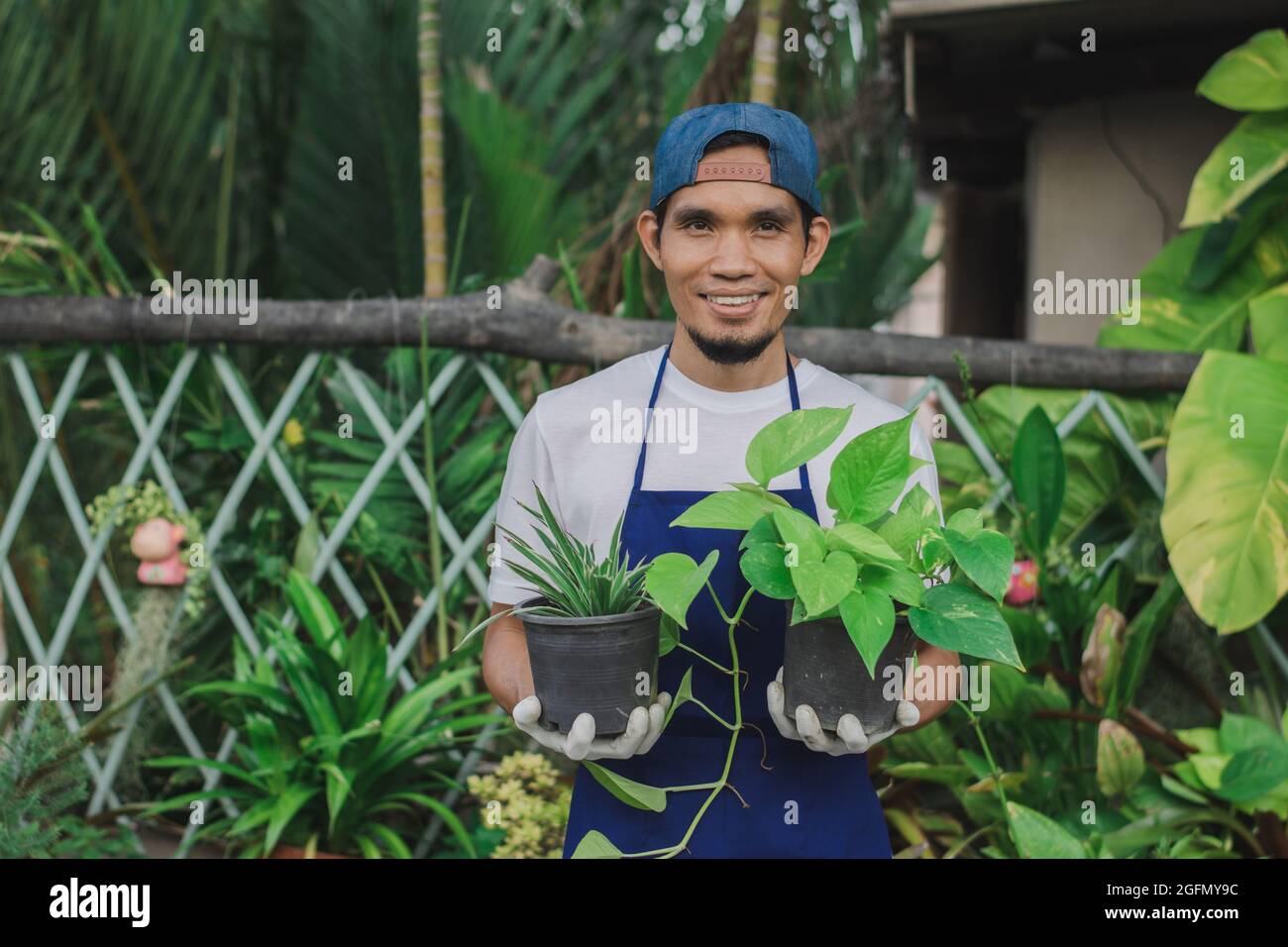 Happy farmer man sell hi-res stock photography and images - Alamy