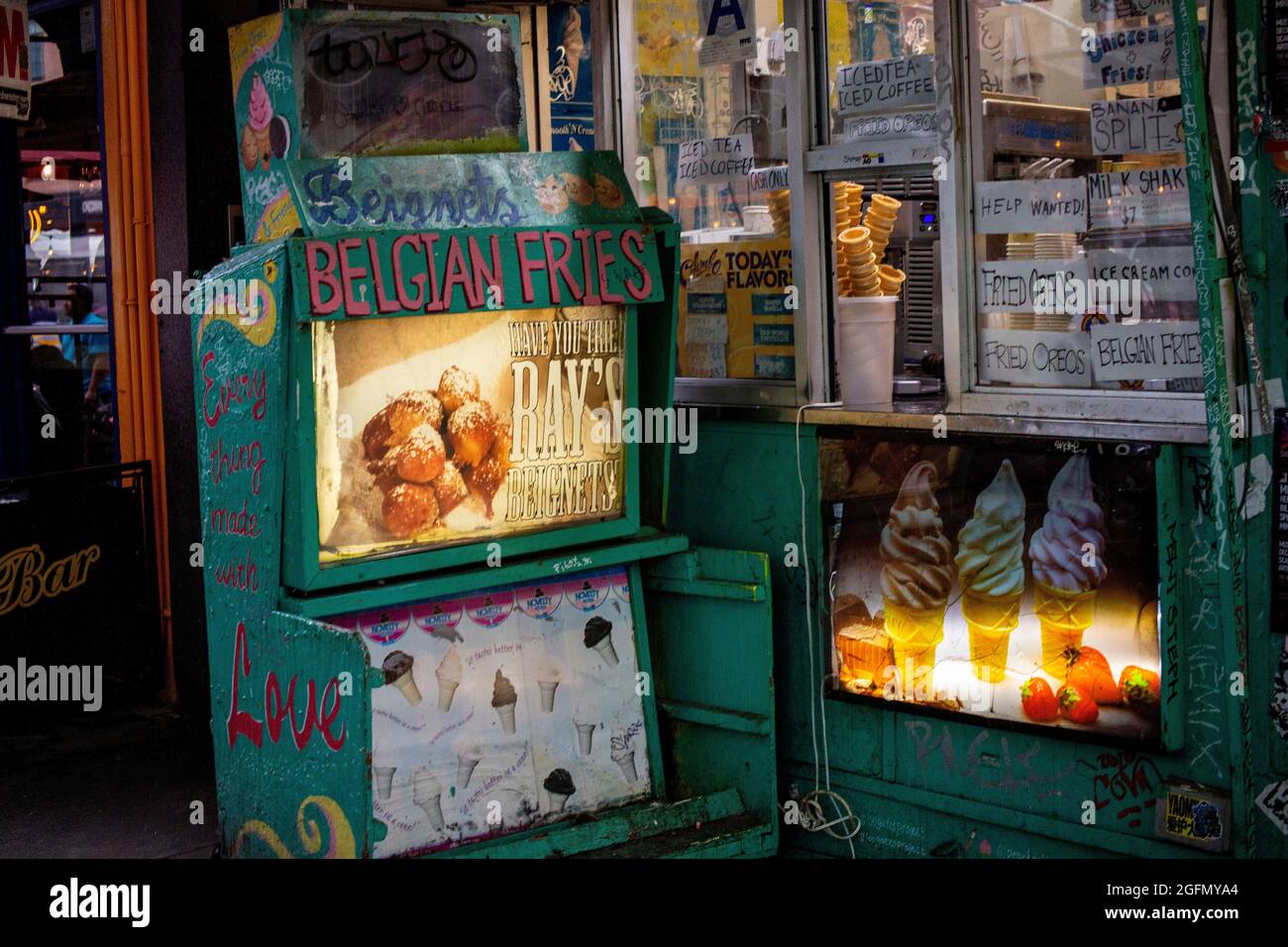 Ray’s candy store new york hi-res stock photography and images - Alamy