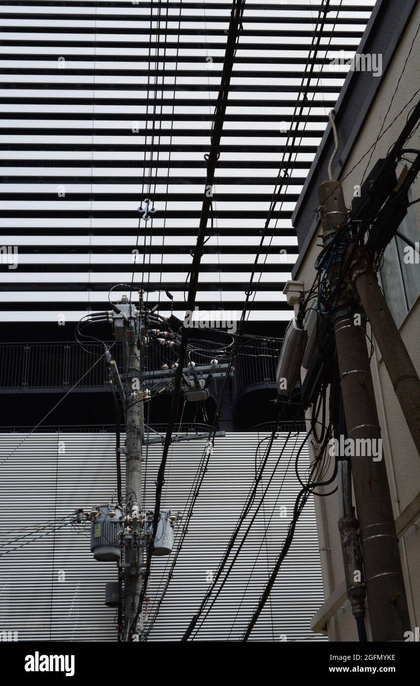 Electric wire maze hi-res stock photography and images - Alamy