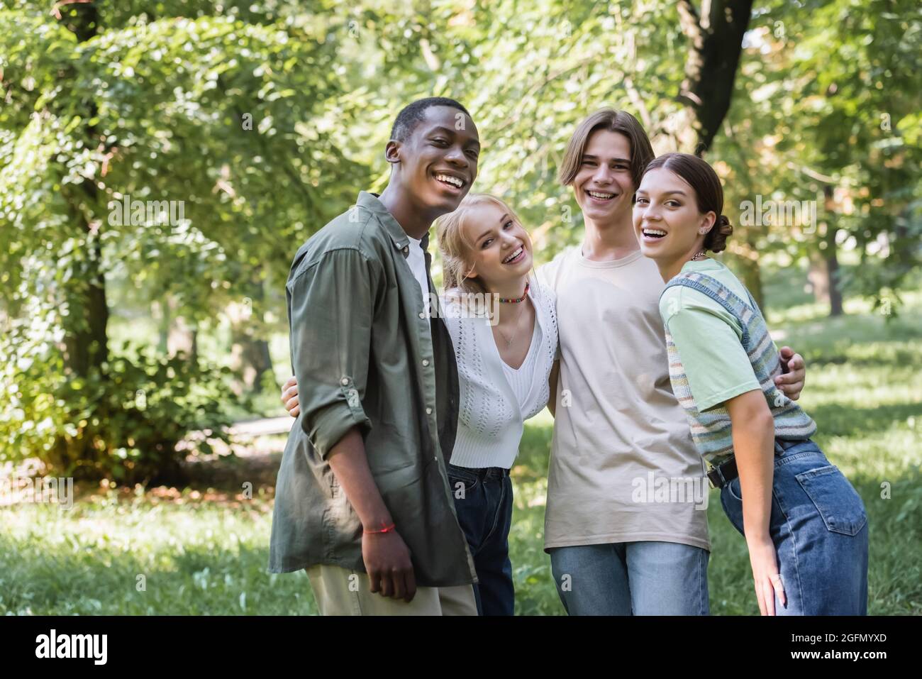 Teenagers hugging hi-res stock photography and images - Alamy