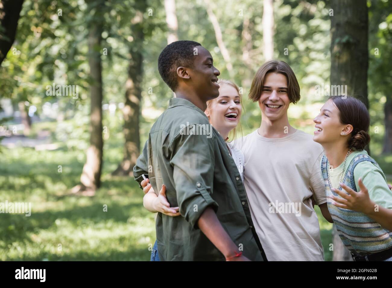 Teenagers hugging hi-res stock photography and images - Alamy