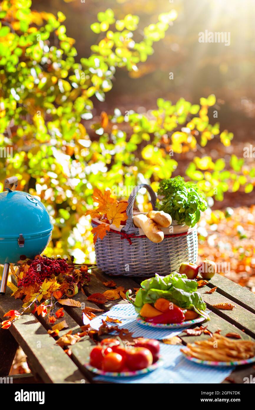 Bbq basket hi-res stock photography and images - Alamy