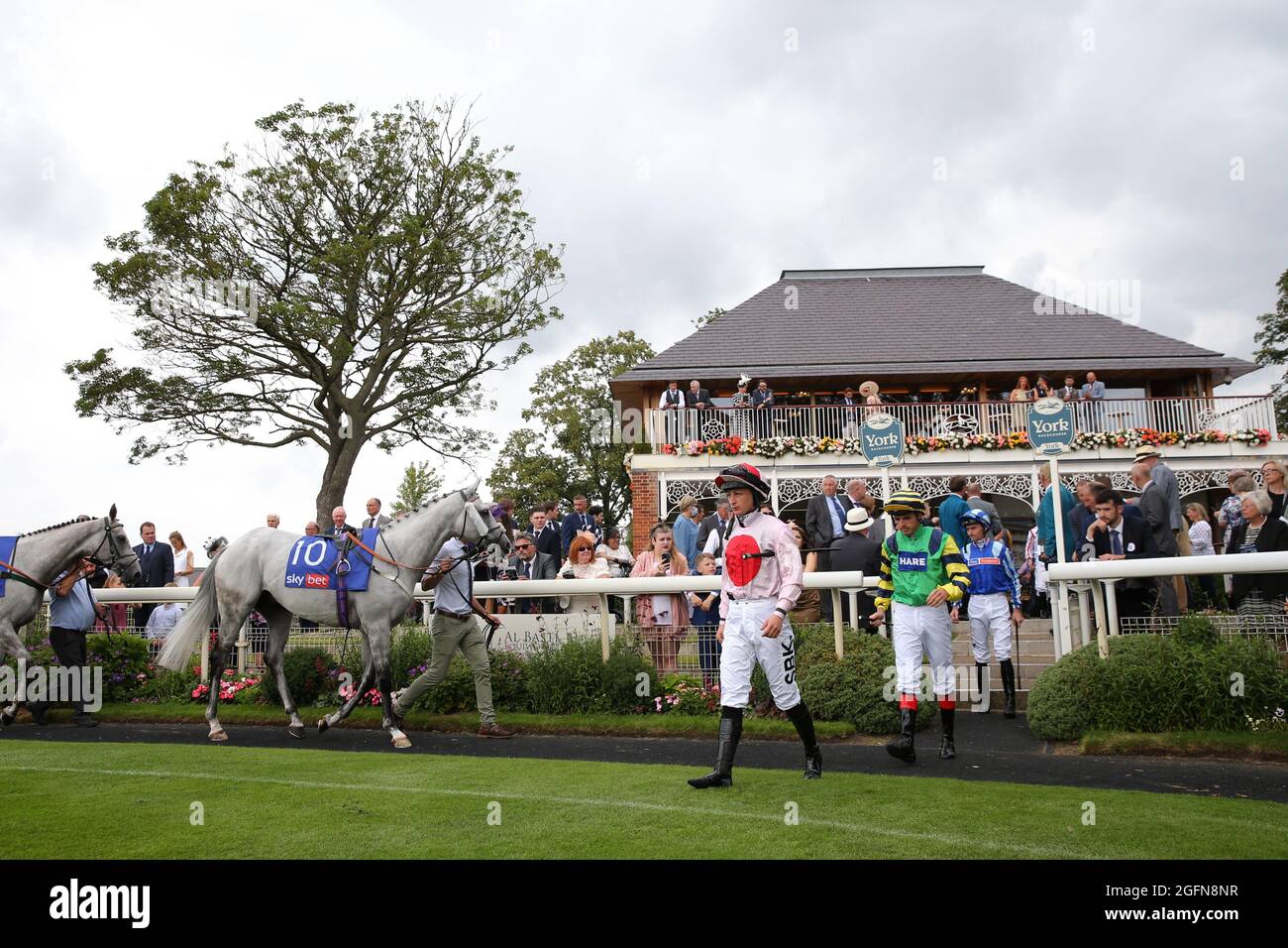 NICOLA CURRIE ENTERS THE PARADE RING, YORK RACECOURSE, 2021 Stock Photo ...