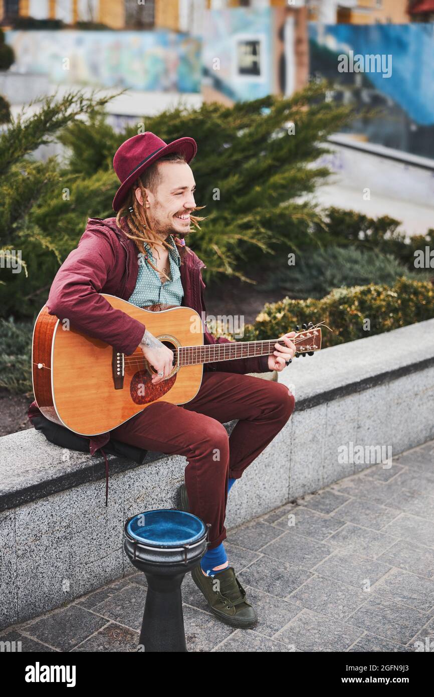 Informal performance hi-res stock photography and images - Alamy