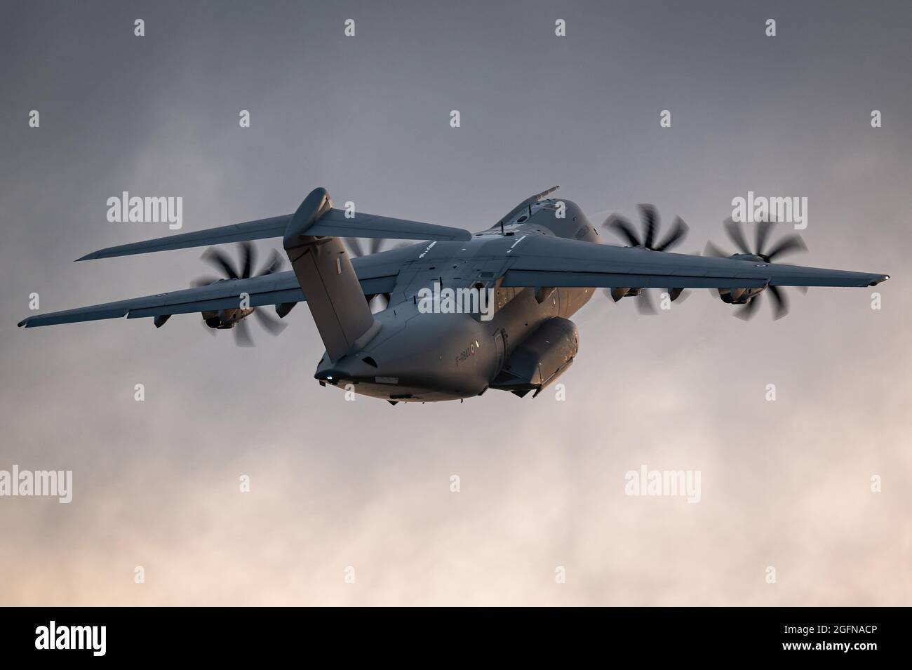 Military strategic airlifter hi-res stock photography and images - Alamy