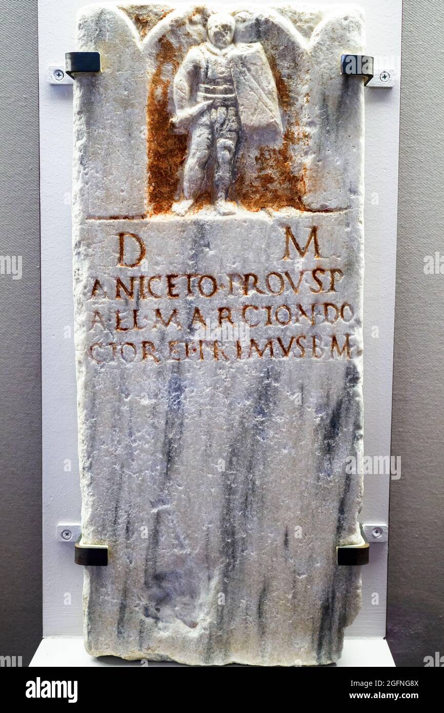 Ancient rome artefact gladiator hi-res stock photography and images - Alamy