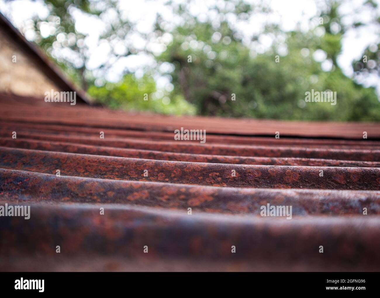 Rusty metal roof hi-res stock photography and images - Alamy