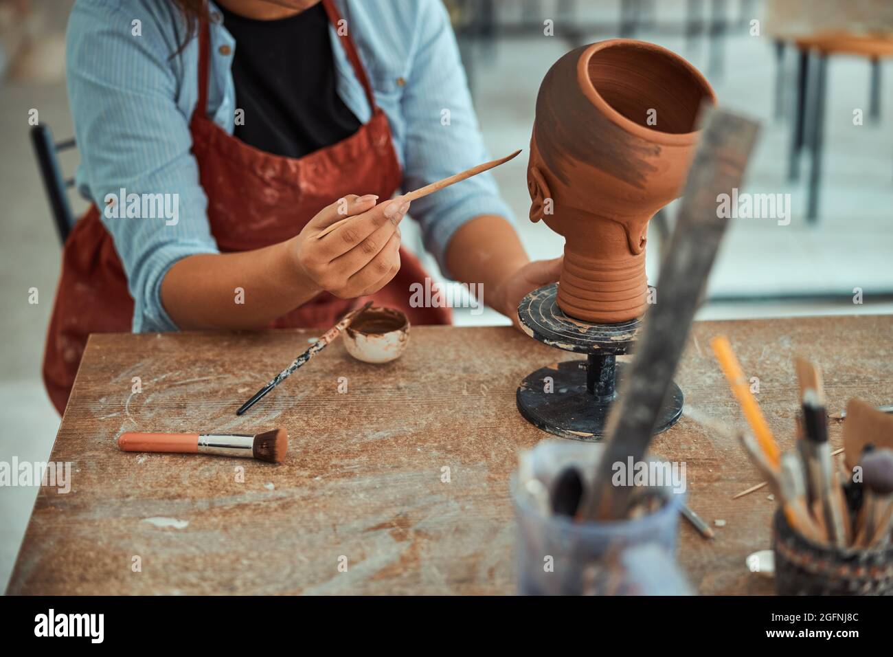 American woman artist ceramic hi-res stock photography and images - Alamy