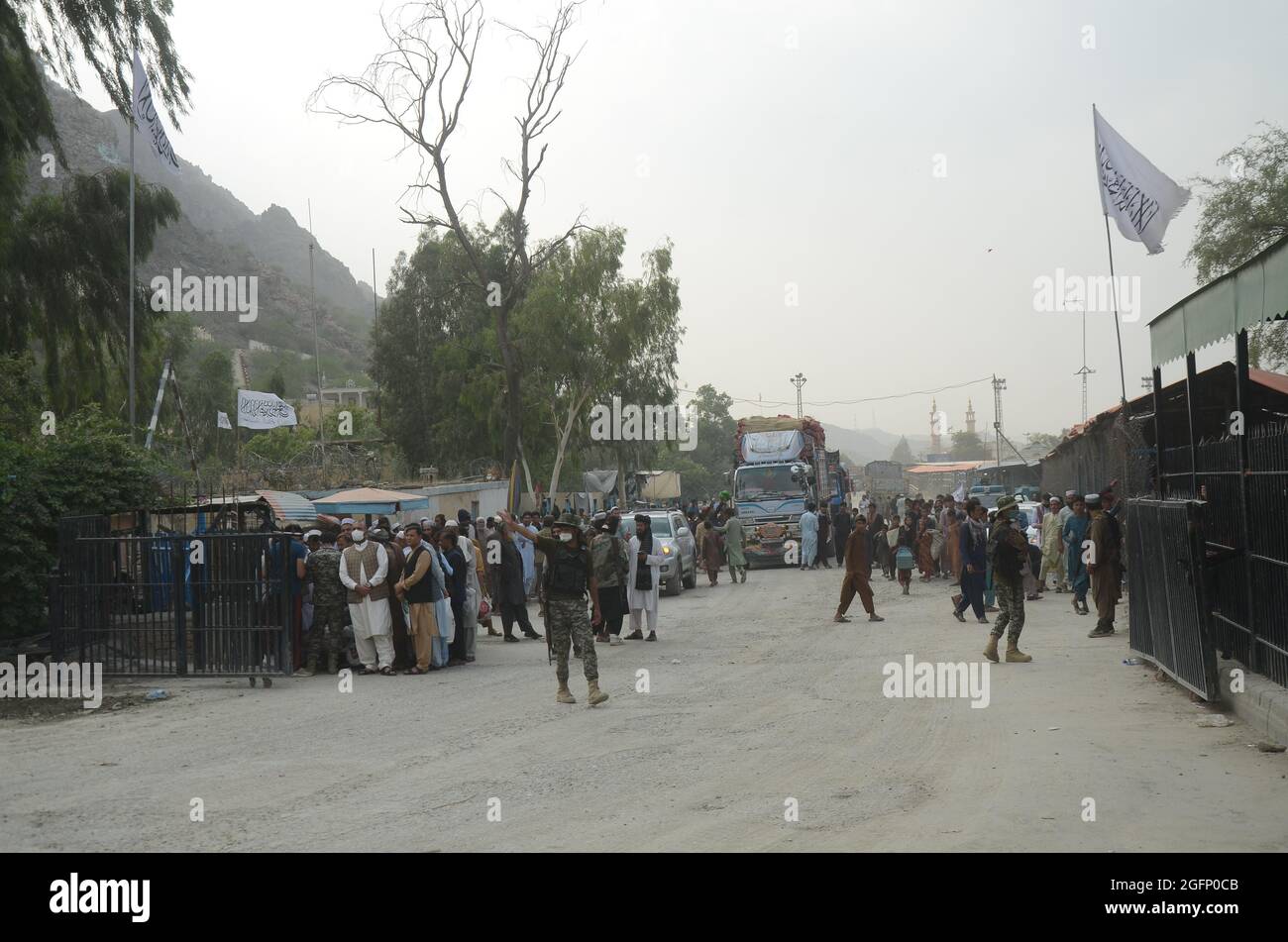 Taliban fighters pakistan hi-res stock photography and images - Alamy