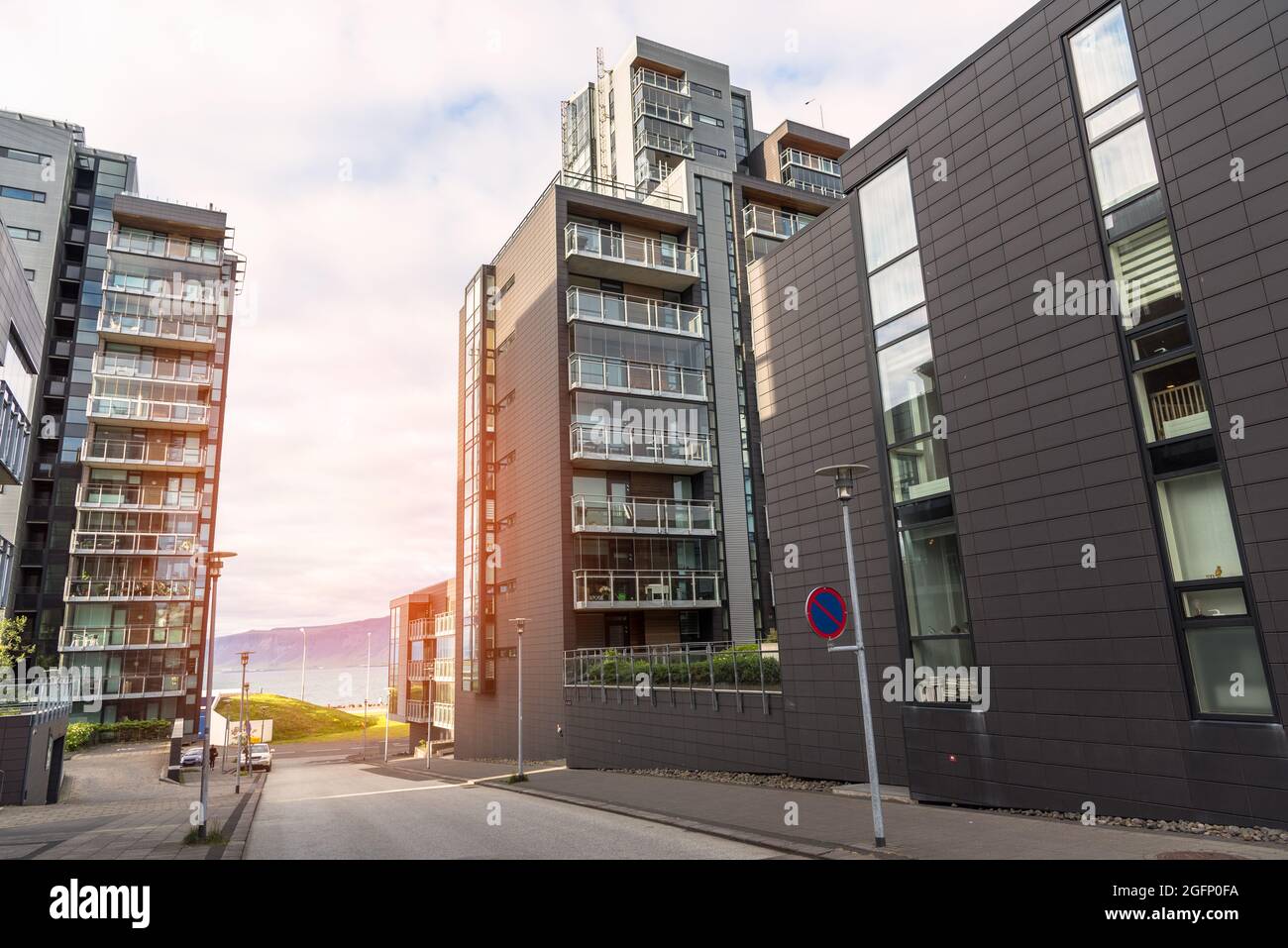 The waterfront of high rise building hi-res stock photography and ...