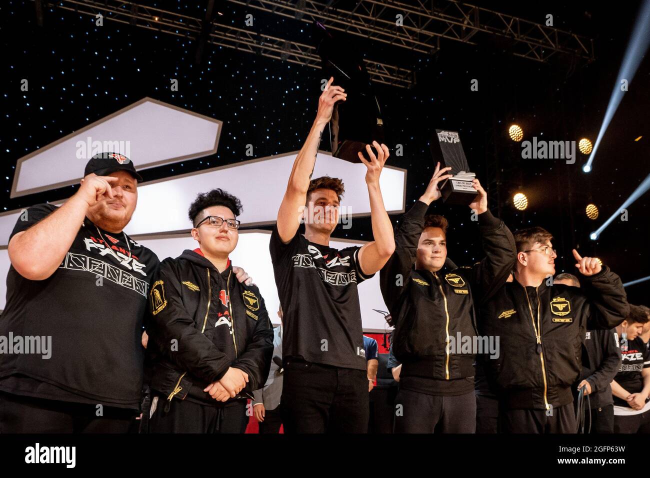 Los Angeles, California, USA. 22nd Aug, 2021. The Atlanta FaZe hold the ...
