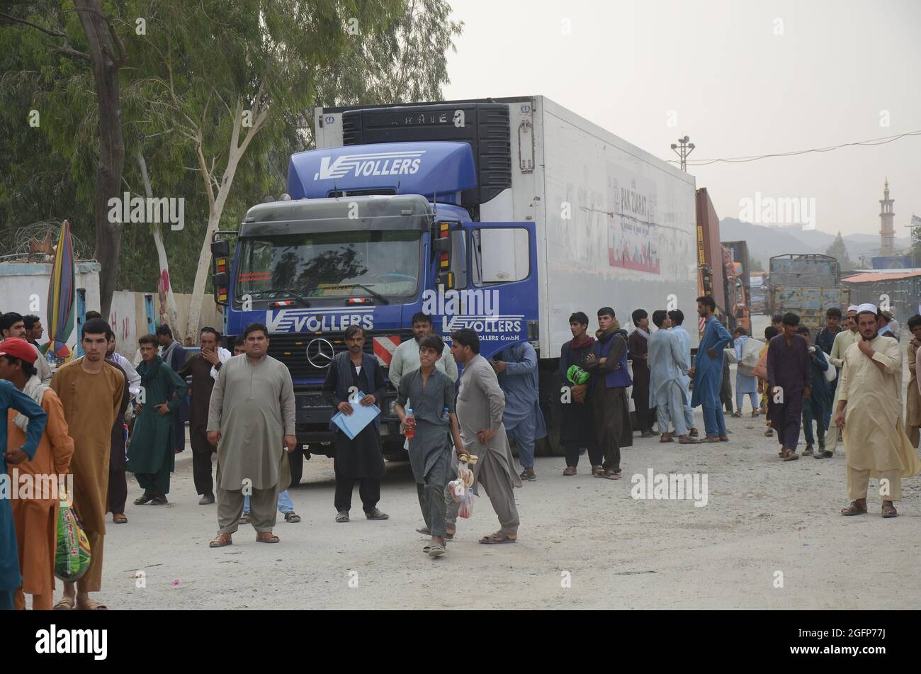 Taliban fighters pakistan hi-res stock photography and images - Alamy
