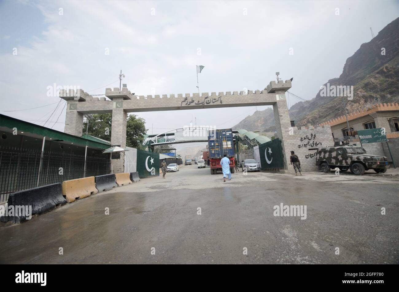 Taliban fighters pakistan hi-res stock photography and images - Alamy