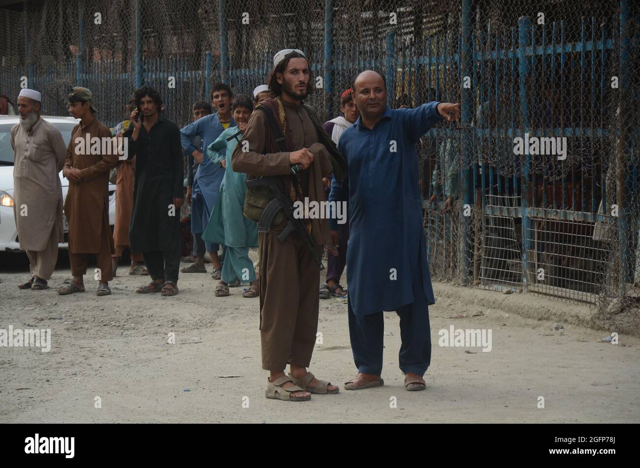 Taliban fighters pakistan hi-res stock photography and images - Alamy