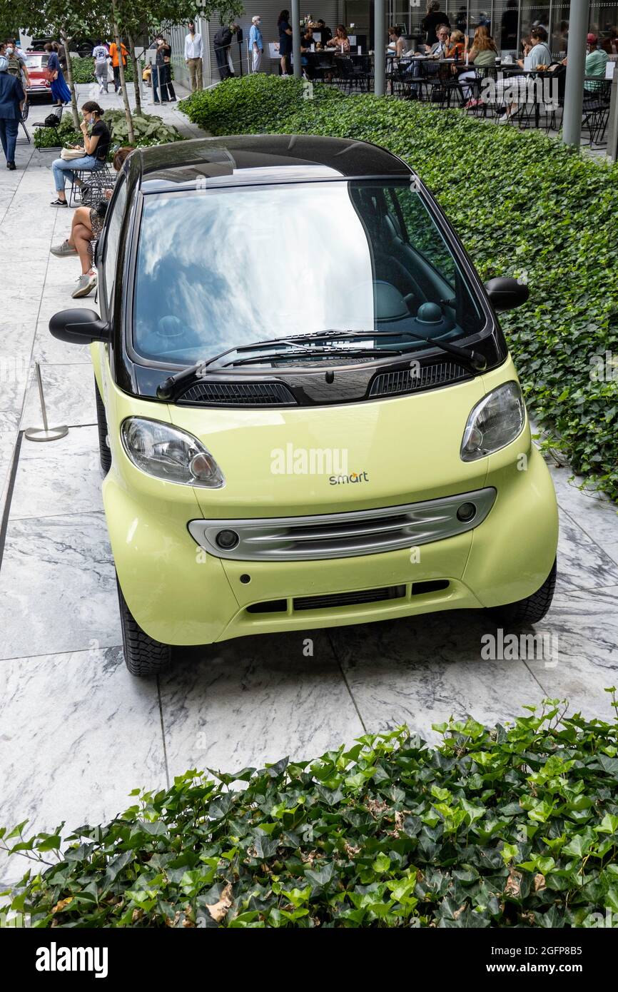 Micro compact car smart gmbh hi-res stock photography and images - Alamy