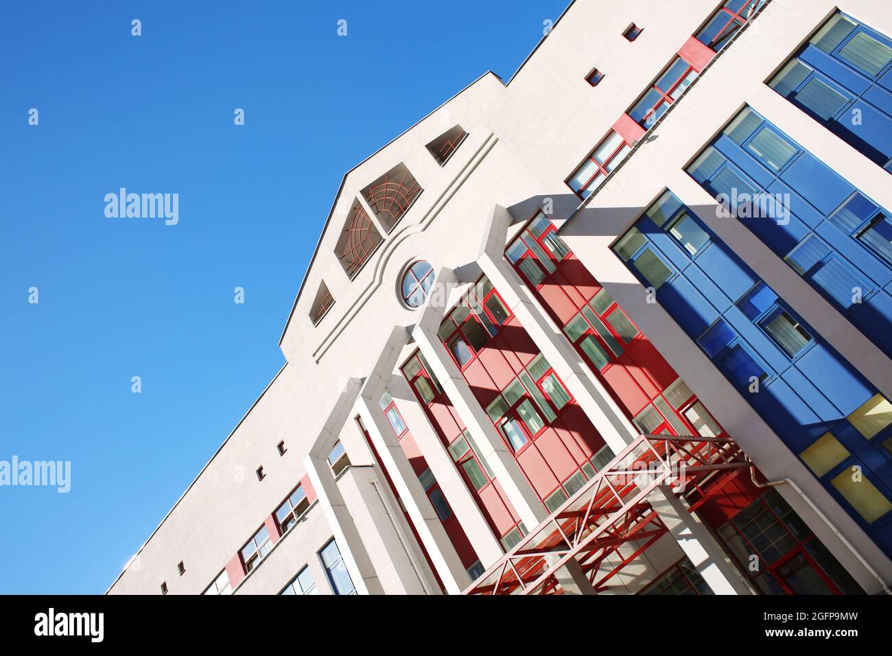 Exterior of modern school building Stock Photo - Alamy