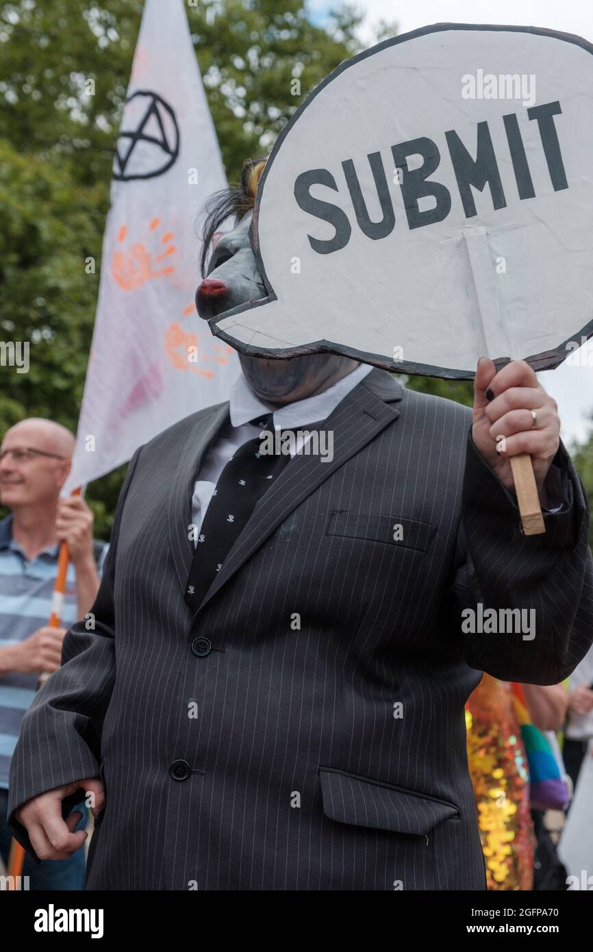 A large crowd of XR turnout at Hyde Park corner and march themselves to ...