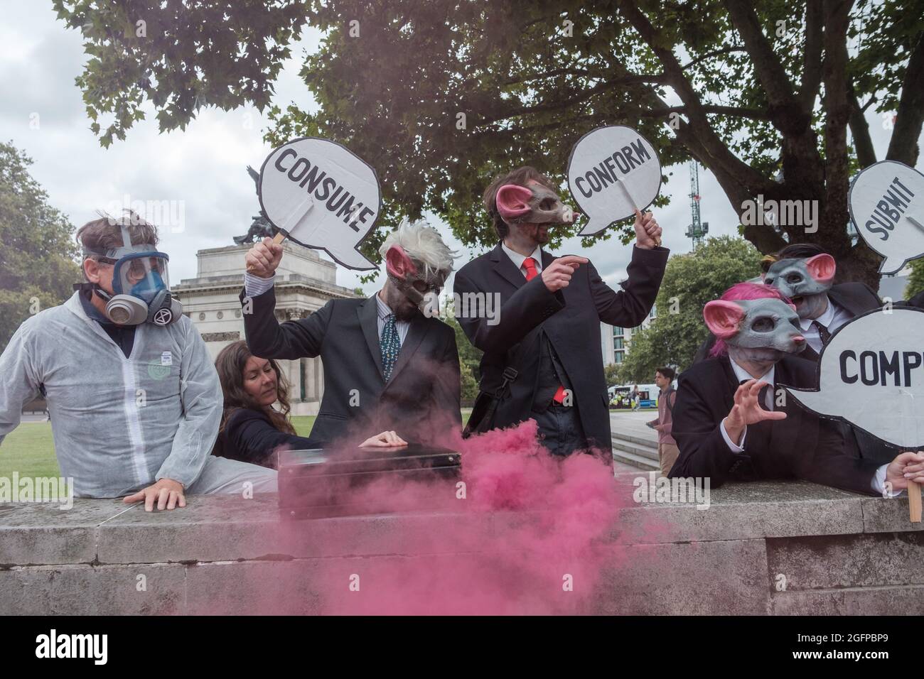 A large crowd of XR turnout at Hyde Park corner and march themselves to ...