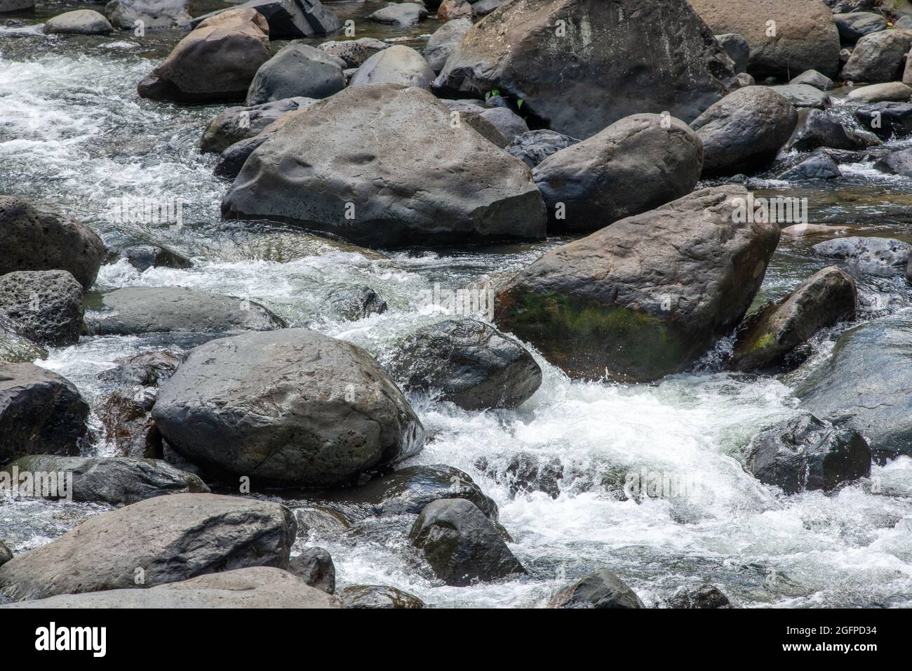 Water crashing hi-res stock photography and images - Alamy