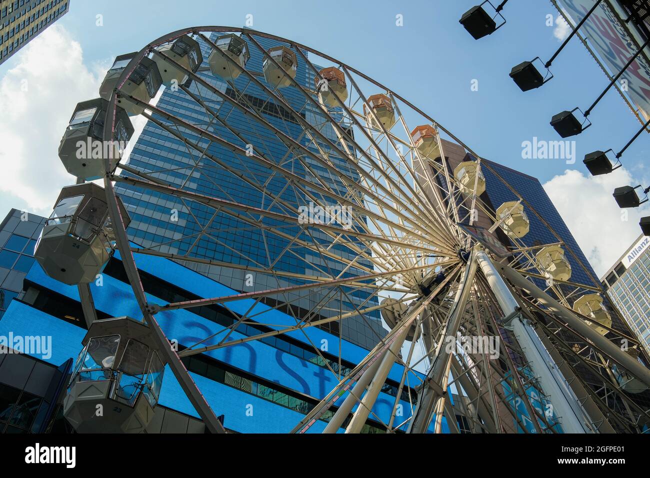 Timessquarewheel hi-res stock photography and images - Alamy