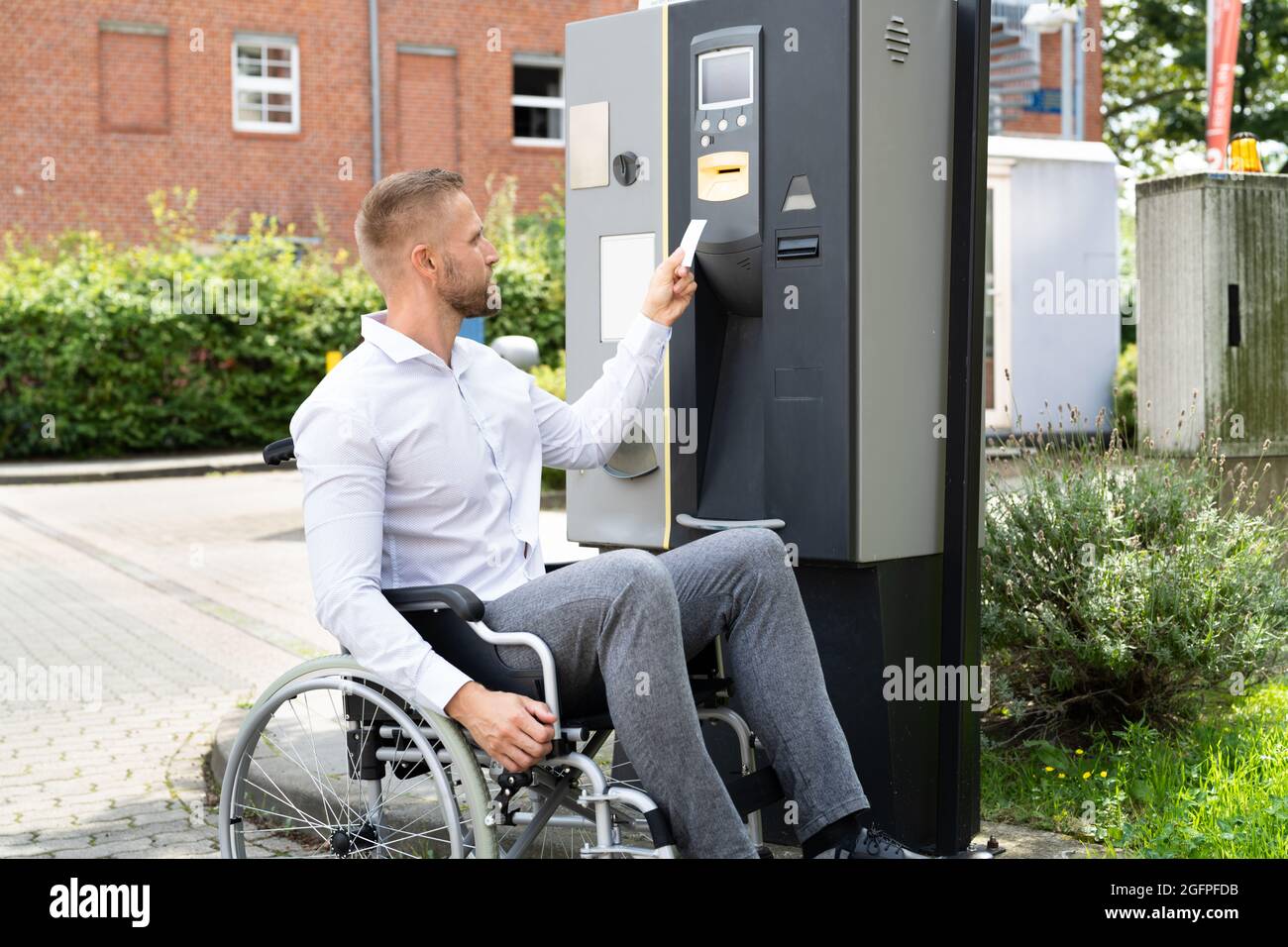 Handicapped parking meter hi-res stock photography and images - Alamy