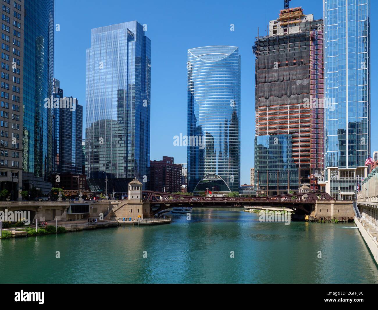 Chicago river skyscrapers hi-res stock photography and images - Alamy